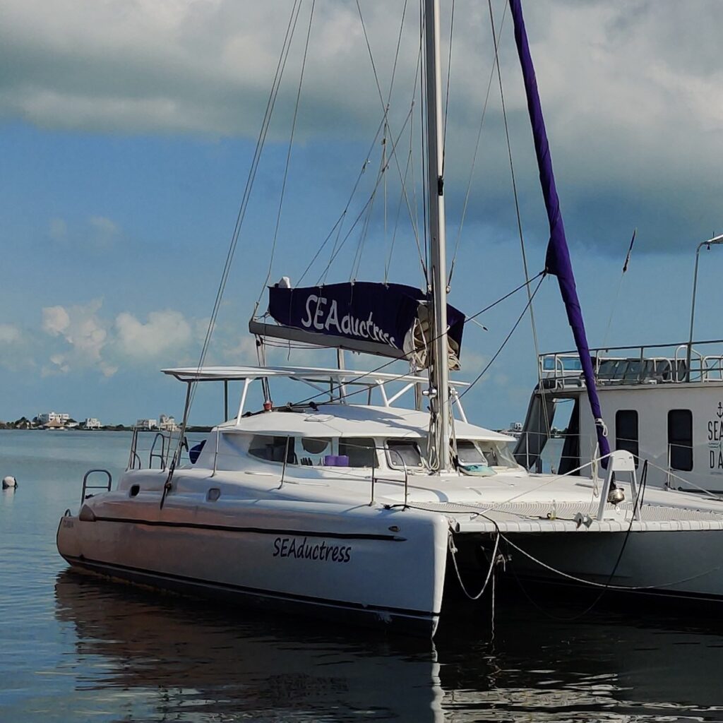 SEAductressLuxury Day Sail & Snorkel | Belize Adventure Tours with ...